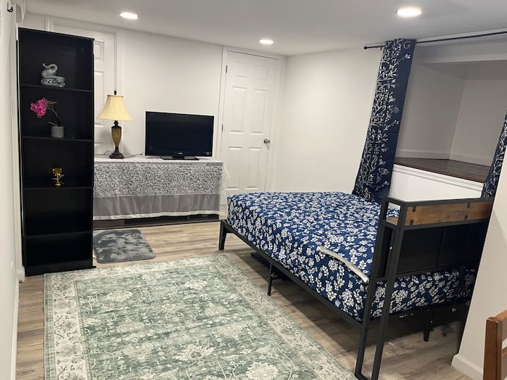 Room With Private Bathroom In A Private House - Rockland County, NY