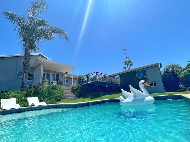 Luxury Villa * Seaview Deck * Sleeps 14 * Pvt Pool - Umhlanga