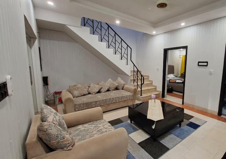 Luxury 4br House • Central • Fully Serviced - Pakistan