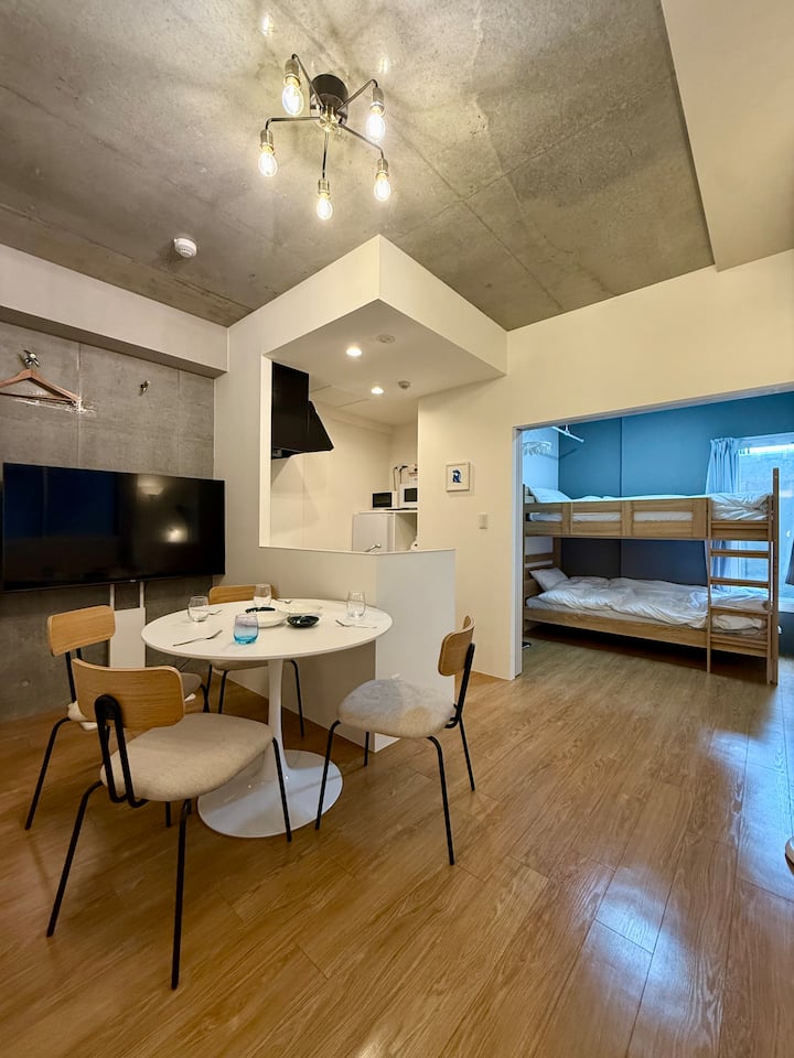 新千歳空港からのアクセス最高！札幌駅より8分！地下鉄駅徒歩3分！最大4名！大型スーパー/コンビニ有り - Sapporo