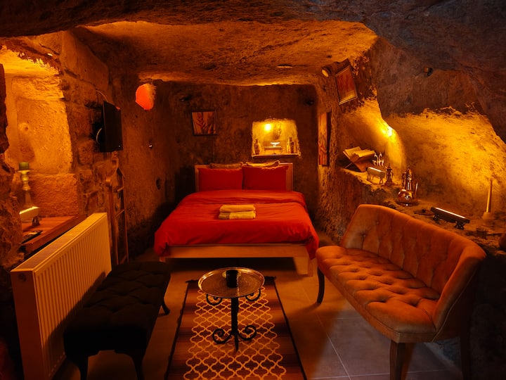 300 Yıllık Mağarada Konaklama Fırsatı - Cappadocia