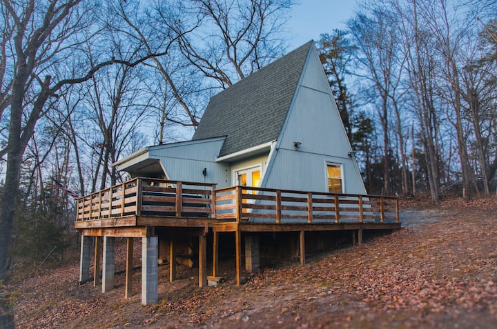 Couples Retreat, Hot Tub, Pets, Valley Views - Strasburg, VA