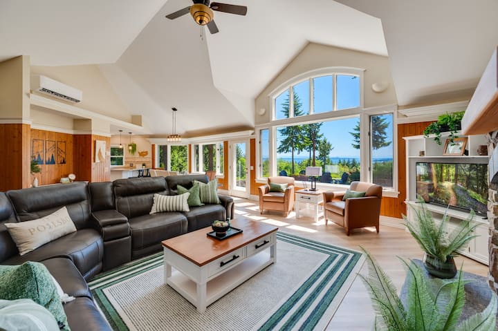 Evergreen View Retreat On 2 Acres - Poulsbo, WA