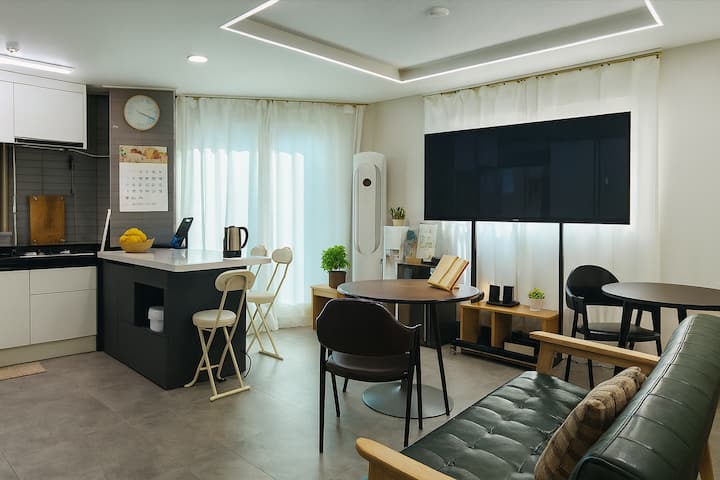 전층 호함거
(Whole Floor Stay With Host/1f+2f) - Daejeon