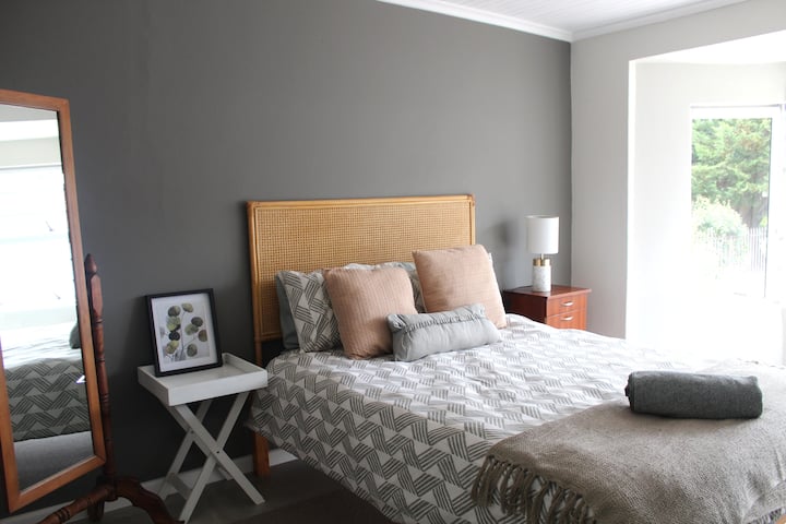 Spacious Self-catering Apartment In Leafy George - George