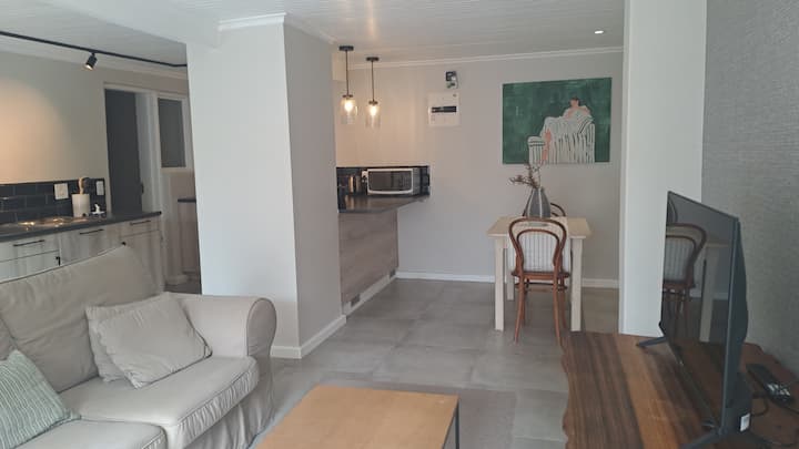 Private Flat Near Trails, Golf Courses & Schools - George