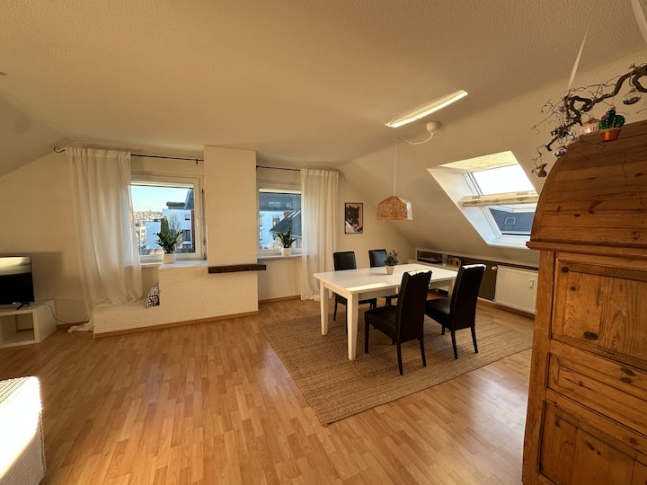 Große Dachgeschosswohnung - Ruhig Und Zentral - Ratingen