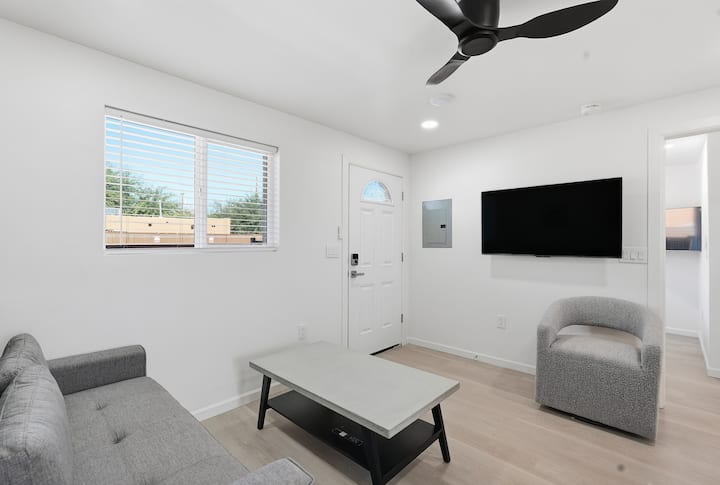 Modern Updated Central Bungalow - Tucson, AZ