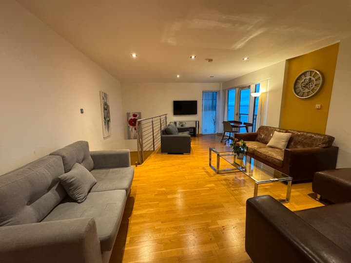Weston's Penthouse - Sleep 10, 6 Beds Free Parking - Edimburgo