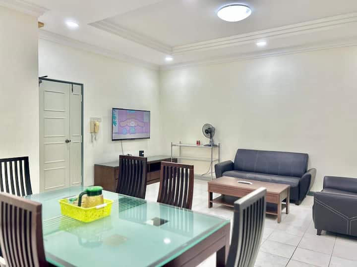 Jee & Ricky Homestay @158 Riverine Emerald Kuching - Kuching