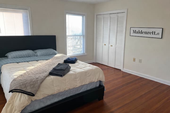 Bright&spacious 1br, 3rd Fl, Near T, Free Parking - Malden, MA