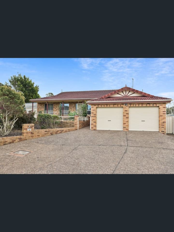 Beautiful Home Located Near Shell Cove Marina - Kiama