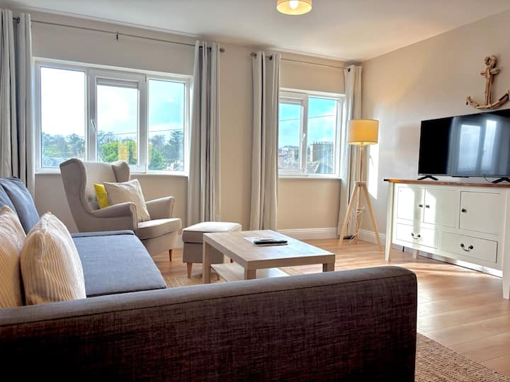 Cobh Coastline Hideaway - Cork, Ireland