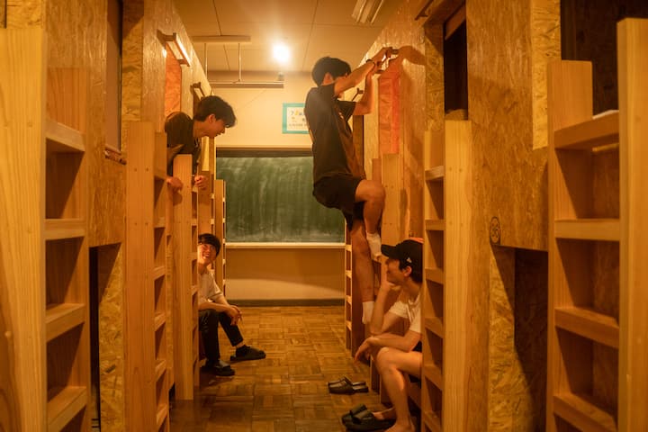 【合宿向け】最高の思い出を！泊まれる小学校を一棟貸切｜最大36名｜源泉100％の小野川温泉のすぐそば - 요네자와시