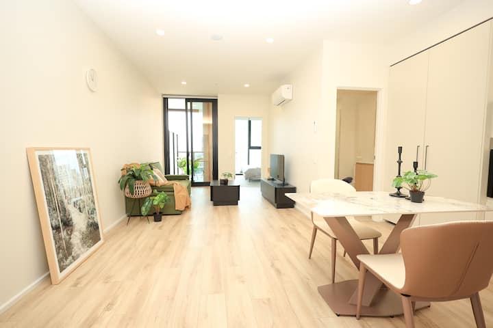 Vta | Urban Comfort • Modern 1br With Balcony - 애들레이드