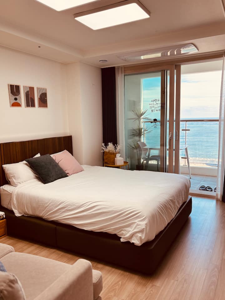 [일출 전면오션뷰]
연말특가.맛집.포차.중앙시장.영랑호.무료주차.테라스.풀옵션1009 - Sokcho-si