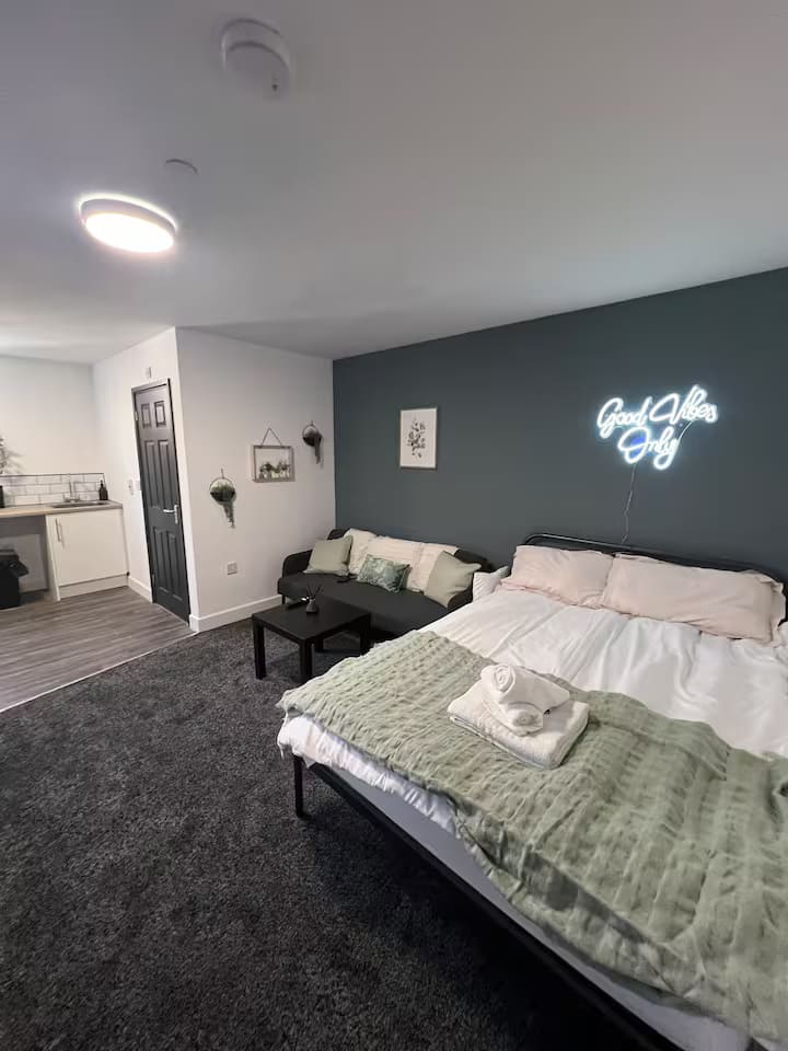 Modern City Studio • Heart Of Wolverhampton Appt 5 - Wolverhampton