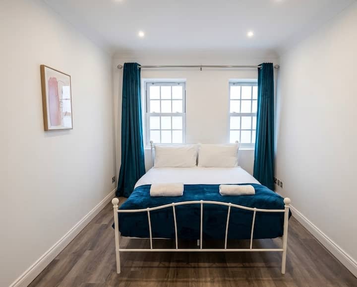 Boswell Elite Two Bed Apartment - Croydon, UK