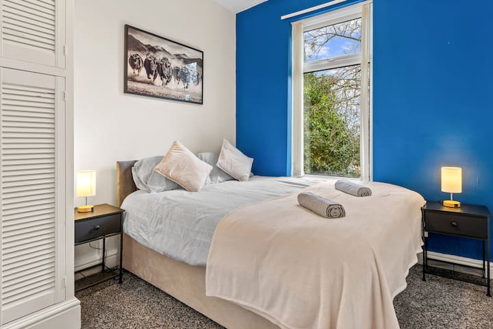 Premium Failsworth Stay - Sleeps Up To 14! - Manchester