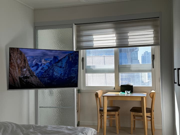 햇살 도심 야경 여유 깔끔81/홍대/여의도 한강/영등포/지하철 1.2.5호선/문래 - South Korea