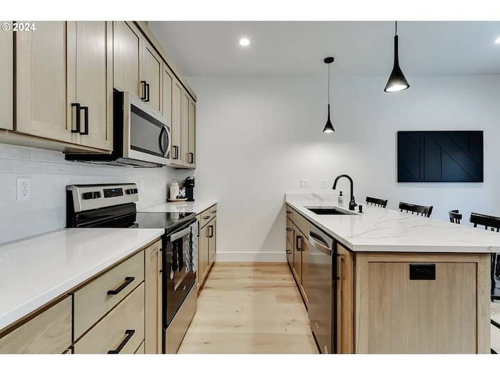 Bright Modern Home, Sauna, King, 1.9 Mi. To Autzen - Eugene, OR