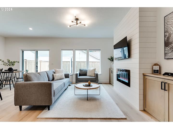 Comfortable 3br Near Autzen | Parking, Sauna, King - Springfield, OR