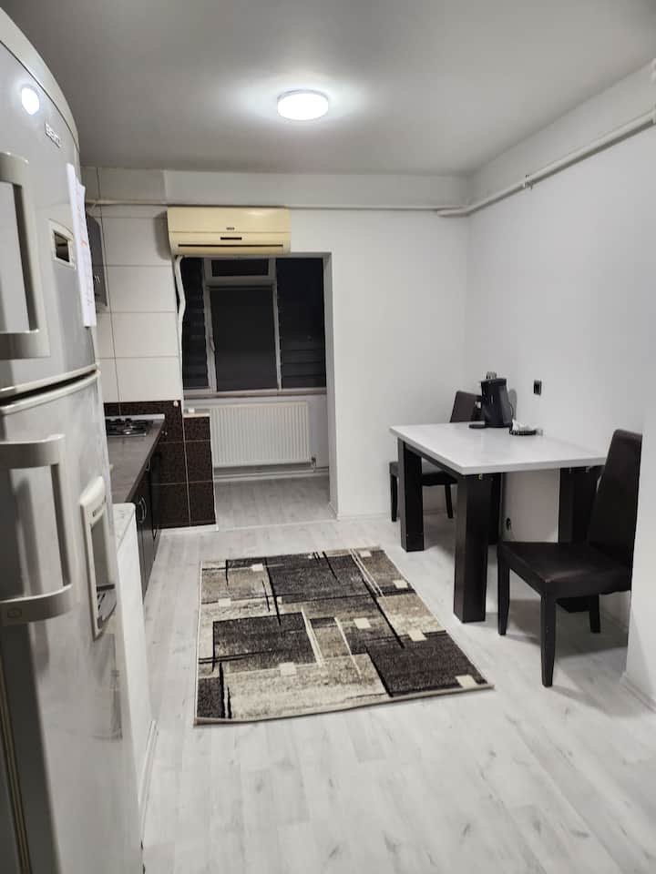 ÎNchiriez Apartament 3 Camere - Craiova
