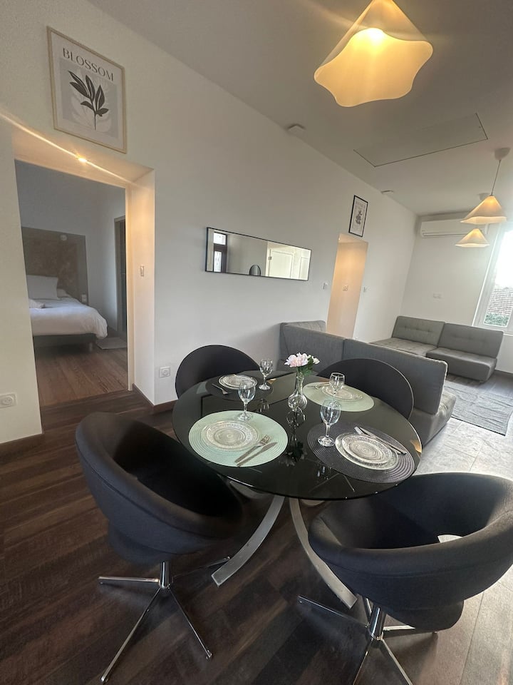 Appartement Cosy *Bourgeois*
Gare De Vénissieux - Lyon