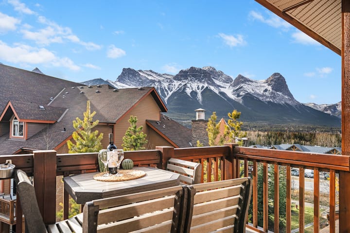 Top Floor Suite | Mountain Views | Hot Tubs & Gym - Alberta