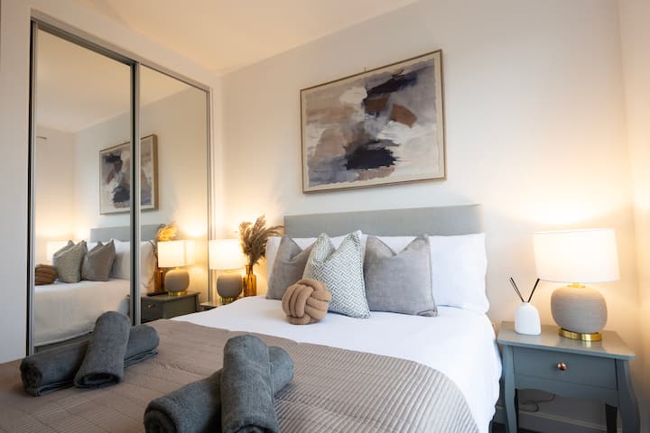 Modern 1br Apt | Sleeps 4 | Parking + Balcony - Chatham