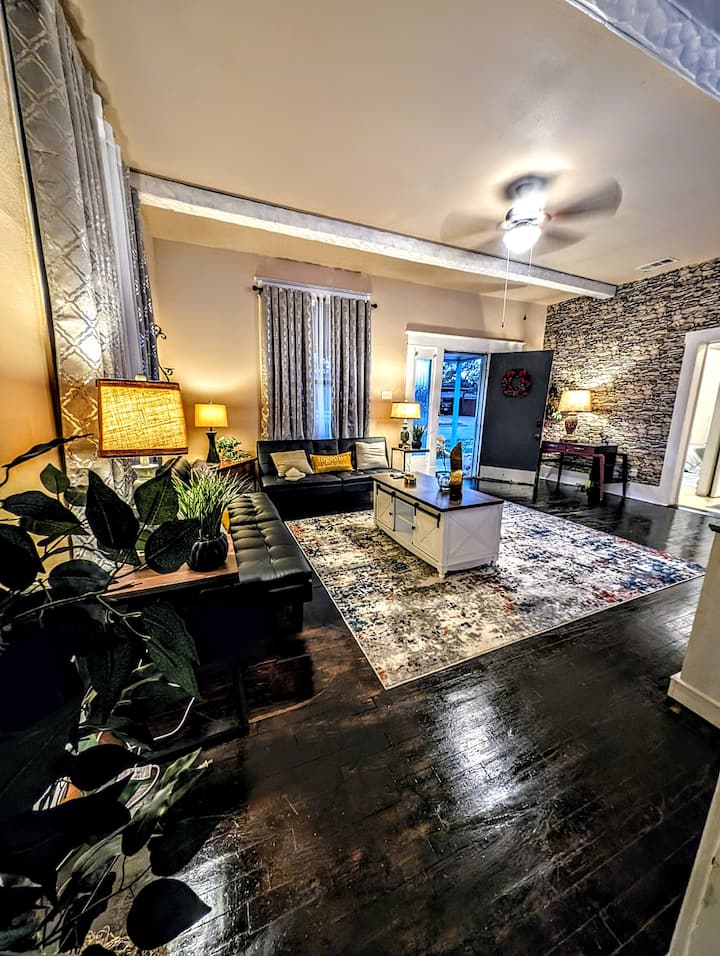 Sweetwater
Traveler's Haven - Lake Sweetwater, Sweetwater