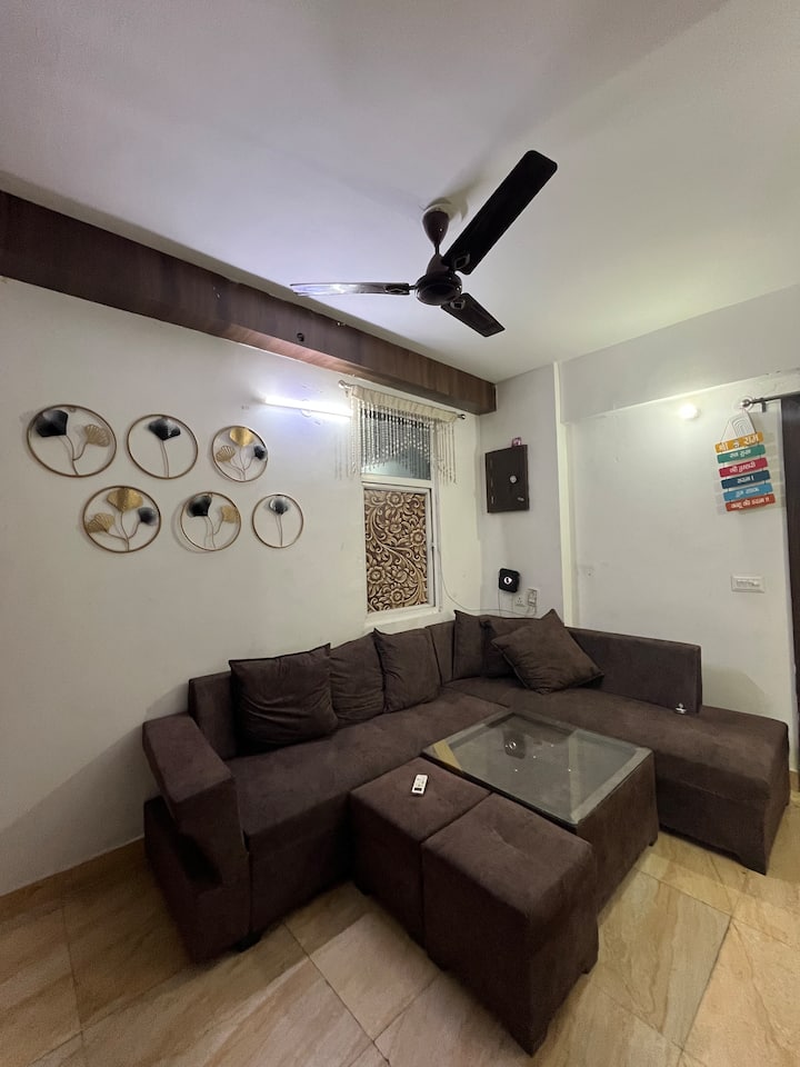 Premium 2bhk Airbnb Rajnagar Ext Party | Relax - Ghaziabad