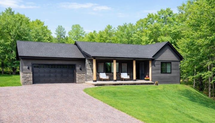 Where Lake Life Meets Poolside Relaxation & Golf - United States