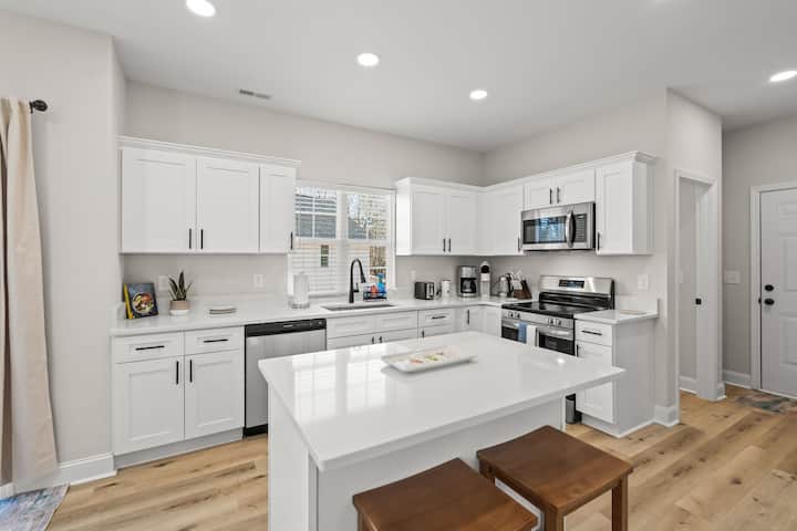 New Build Close To Hpu, Furniture Mrkt & Downtown - High Point, NC