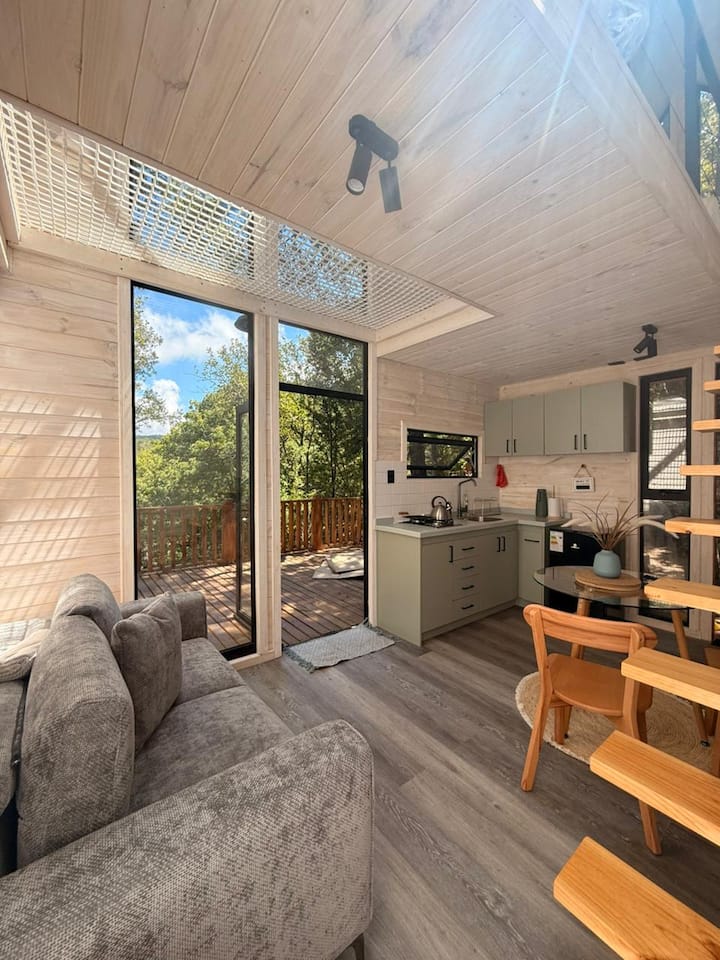 Refugio Lemuntu Colindando Al Parque Conguillío - Chili