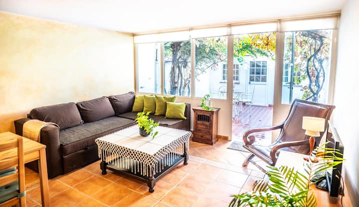 Home  – Retreat With Patio & Private Entrance - Madrid