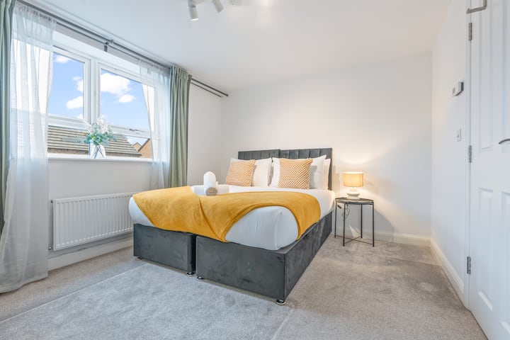 Comfy 4bdr | Guests 8 | Garage | Free Wi-fi - Birmingham