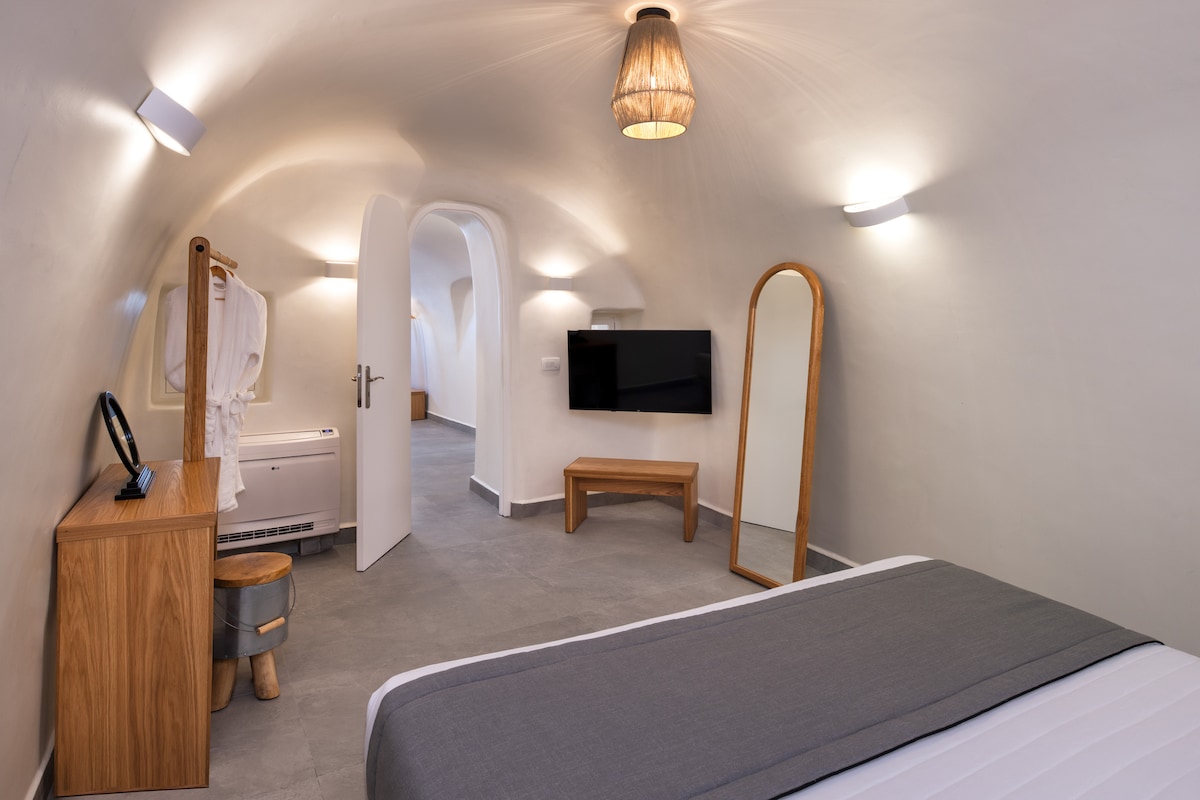 Luxuriöse private Höhlensuite • Parkplatz • In der Nähe von Fira ...