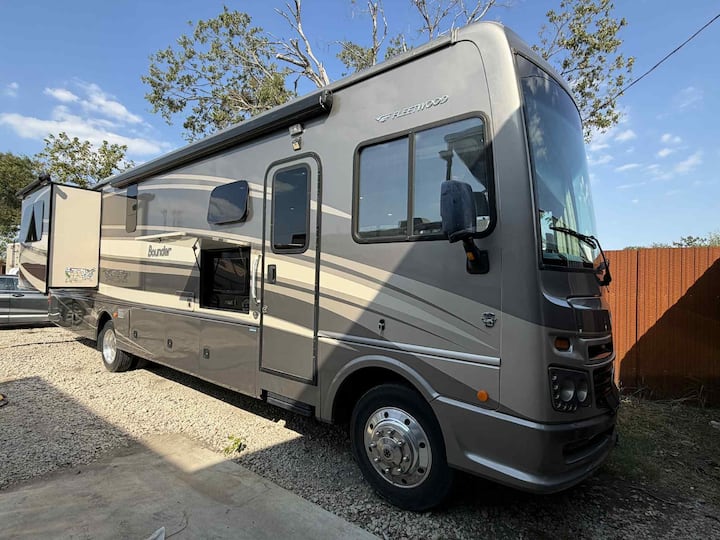 Luxury Class A Rv At Thousand Trails Las Vegas - Las Vegas, NV