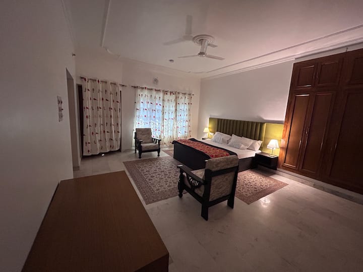 Onebyonesky/b’fast Included/premium/near Taj - Lucknow