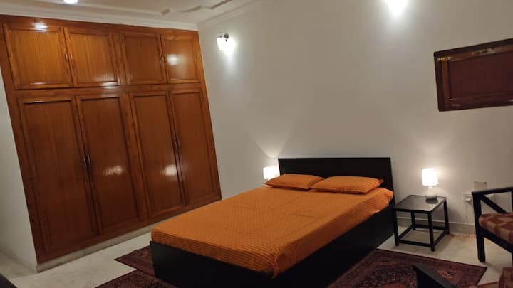 Onebyone Sky Full Bungalow Bfast Inc Near Tajhotel - Lucknow