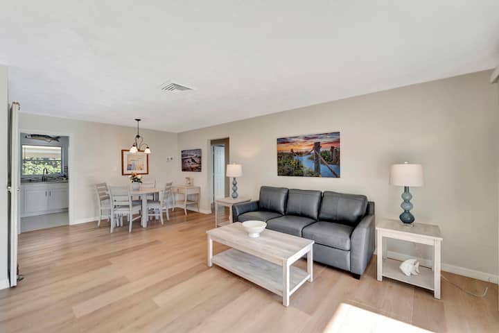 Coastal Retreat In Peaceful Siesta Key - Siesta Key, FL