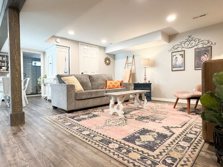 Modern Farmhouse Apt • Spa Bath • Private Entry - Saint Joseph, MO