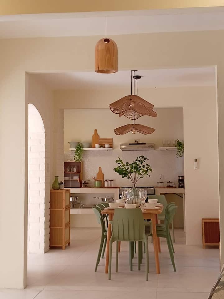 "Casa Los Tucos" Amplia Con A/c Y Colonia Privada - Santa Ana