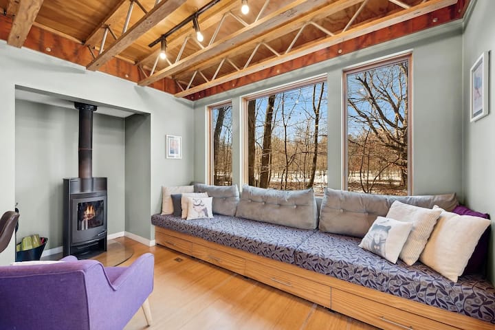 The Pocket House - A Getaway Surrounded By Nature - Michigan City, IN