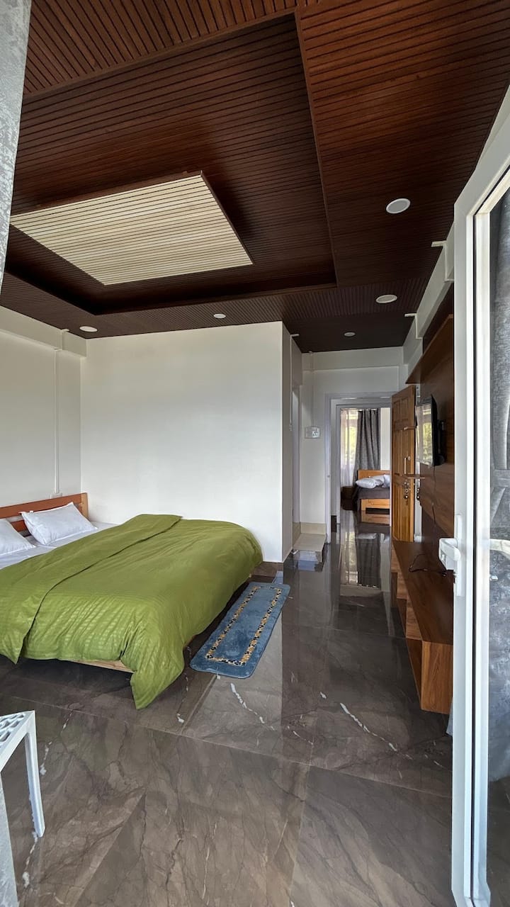 Authentic Tawang Homestay With Mountain Views - Tawang