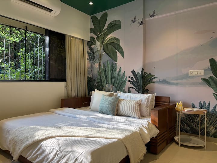 Tropical Studio Walk To Sea 55 Tv + Wifi + Kitchen - Mumbai