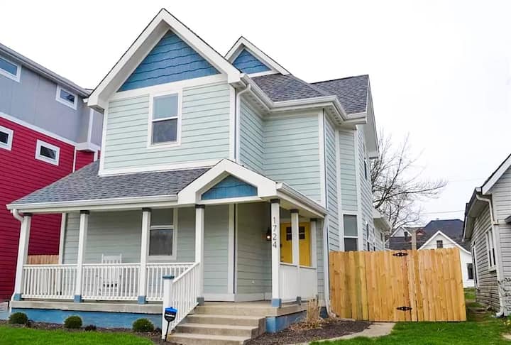 The Hideaway - King Beds & Private Back Deck! - Indianápolis, IN