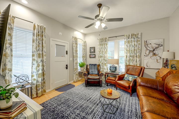 < 1 Mi To Dtwn Texarkana: Couple's Retreat W/ Yard - Texarkana, AR