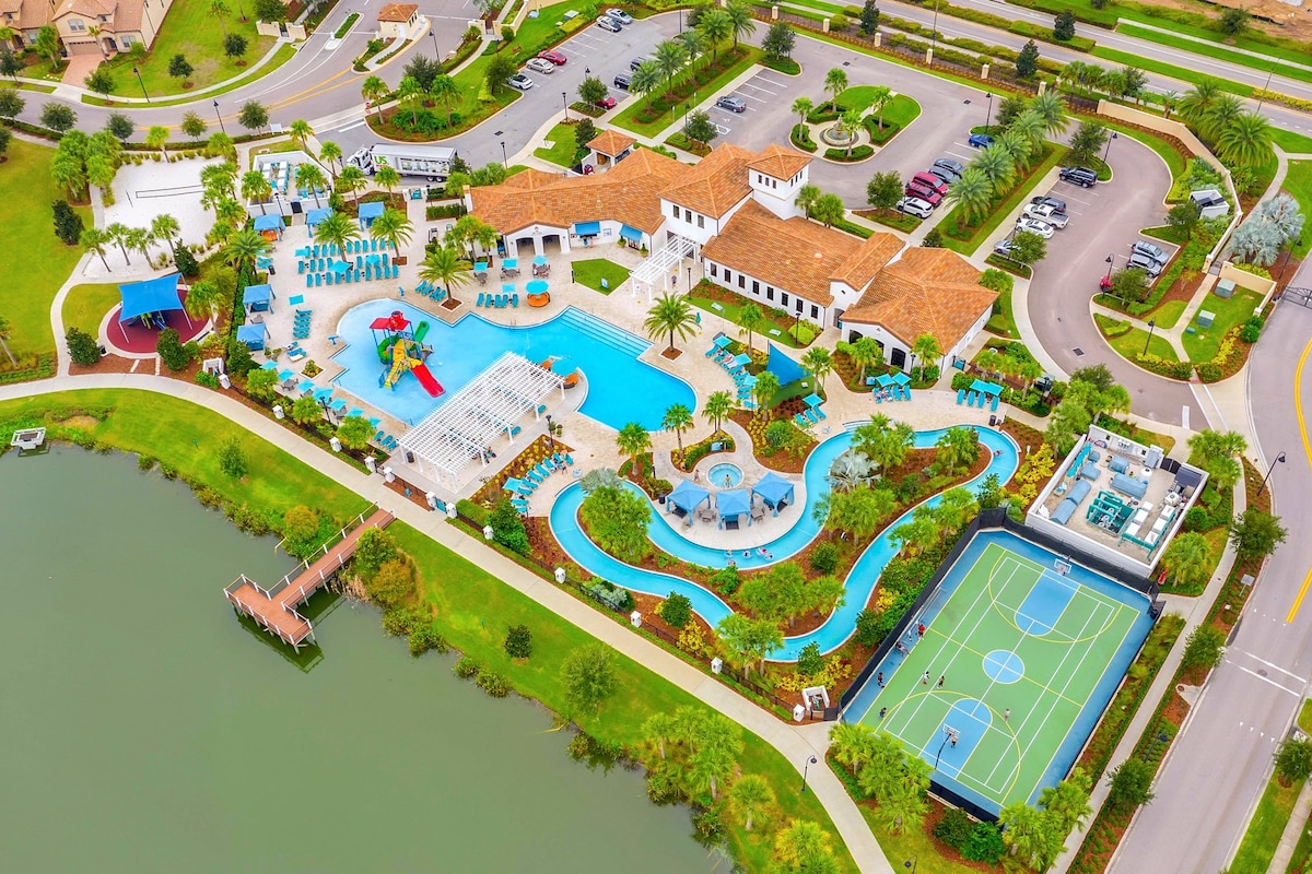 Lavish Villa W/ Pool And Spa And Free Resort - Houses for Rent in ...